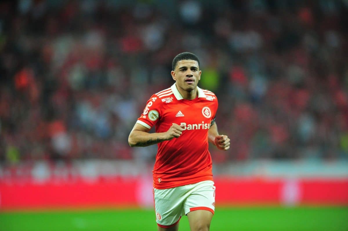 Taison tem lesão muscular confirmada e desfalca o Internacional