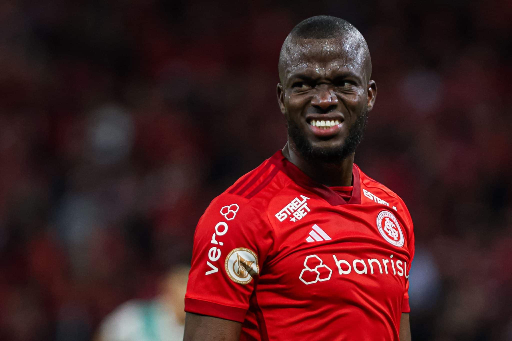 Dublador decifra treta de Enner Valencia no Internacional